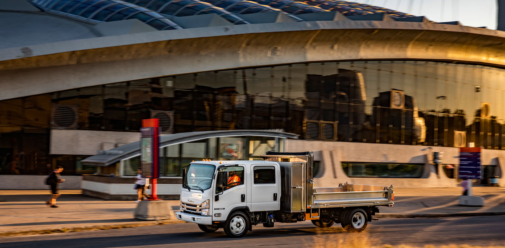 Véhicules commerciaux Isuzu - Camions à cabine avancée surbaissée ...
