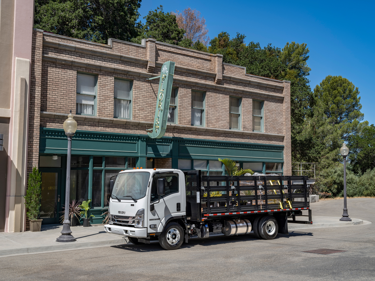 Isuzu Commercial Vehicles - Low Cab Forward Trucks - Commercial Trucks ...