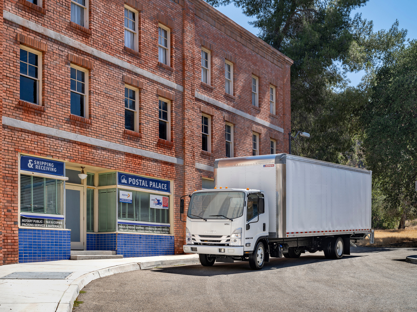 Isuzu Commercial Vehicles - Low Cab Forward Trucks - Commercial Trucks ...